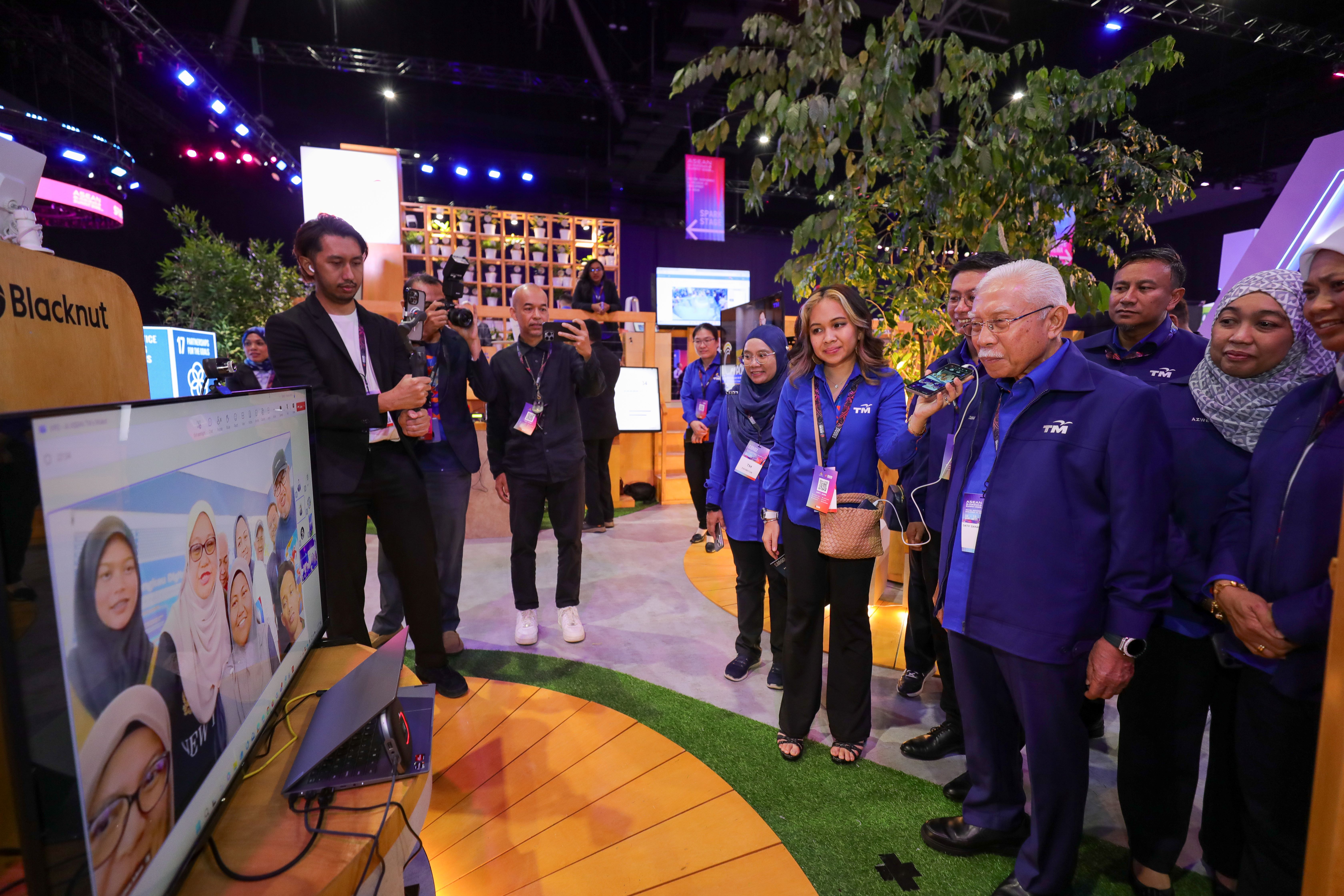 TM SHOWCASES AI AND DIGITAL LEADERSHIP AT ASEAN AI SUMMIT 2025 | Telekom Malaysia